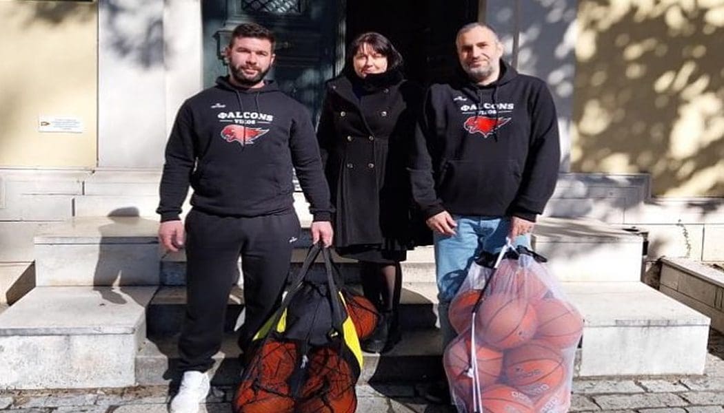 Δωρεάν μπάλες και προσκλήσεις σε μαθητές των σχολικών πρωταθλημάτων μπάσκετ από τους Vikos ...