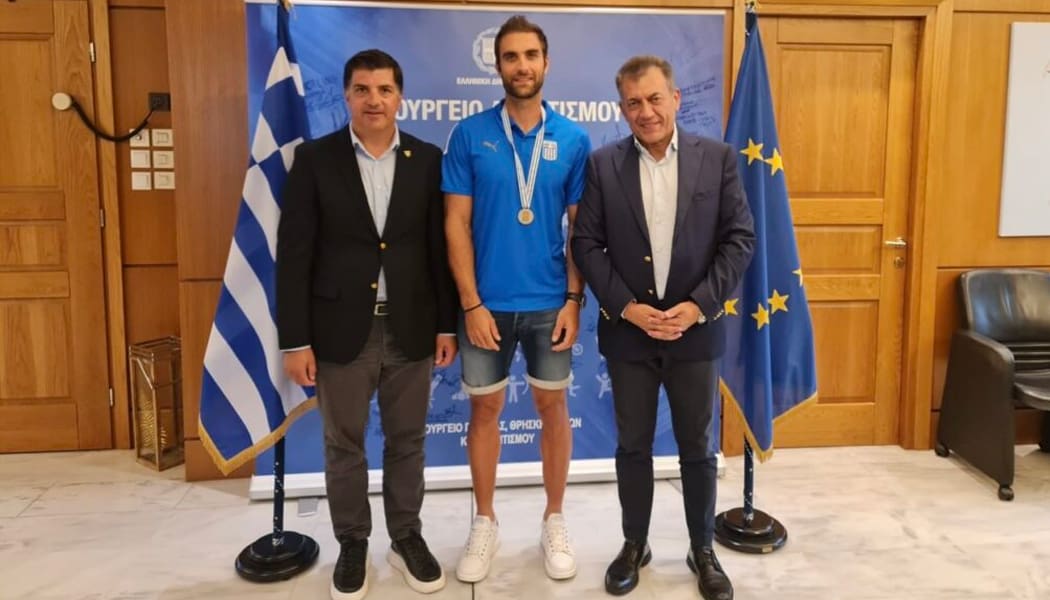 «Δώρο» αναγνώρισης της προσφοράς του Στ. Ντούσκου στην ελληνική ...